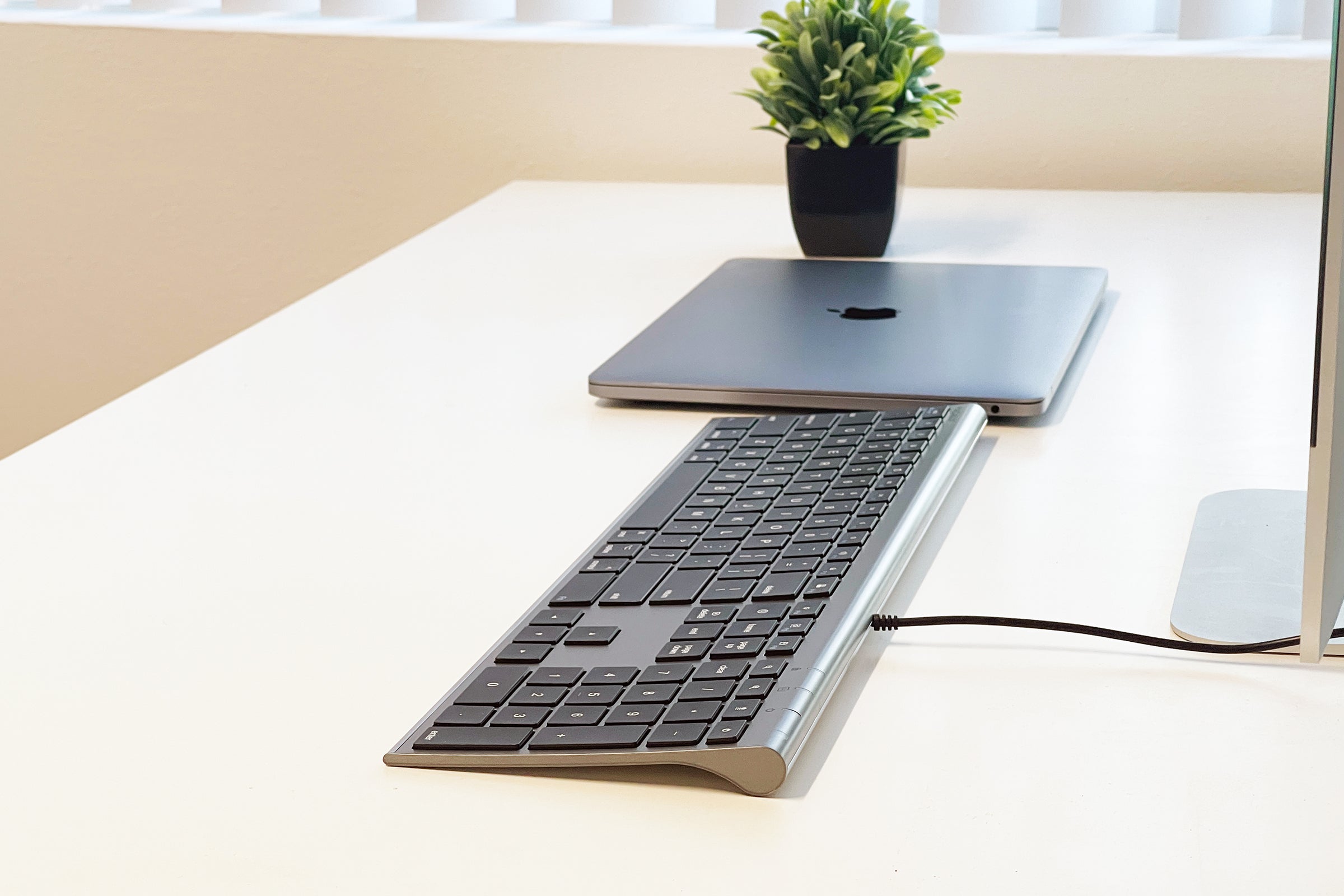 USB Keyboard for Mac | Ultra-Slim, Full-Size with Number Pad, Wired ...