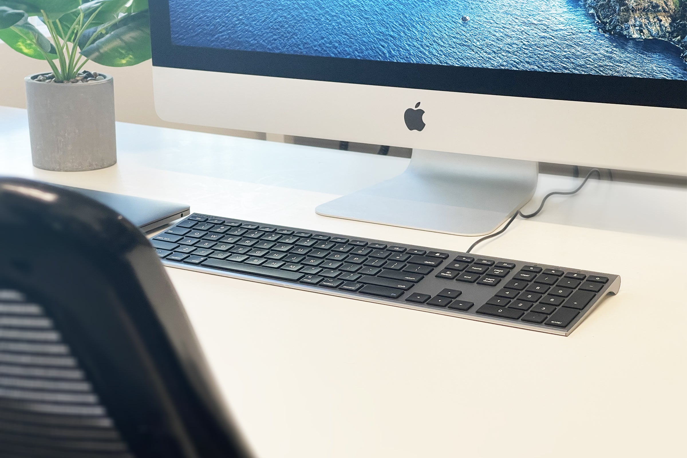 USB Keyboard for Mac | Ultra-Slim, Full-Size with Number Pad, Wired ...